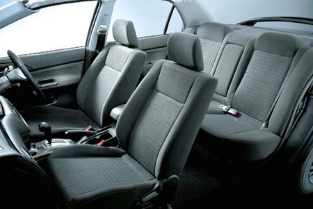 new-lancer2004-interior.jpg