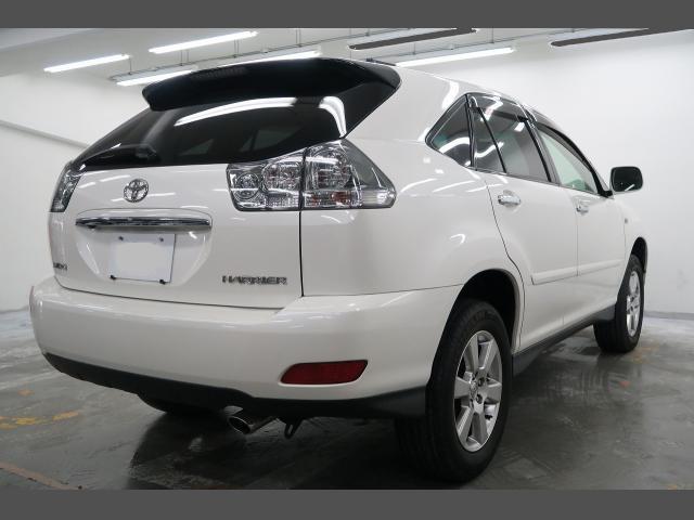 Used Toyota Harrier picture, image, 2008 model photo in Pearl White color