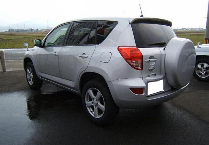 rav4-2005silver-rear.jpg