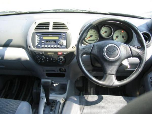 rav4-2000-5D-silver-interior.jpg