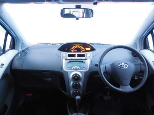 vitz2008black-interior.jpg