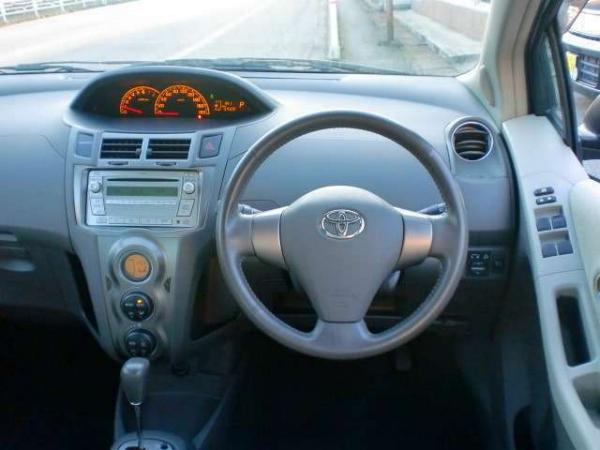 vitz2008blue-interior.jpg